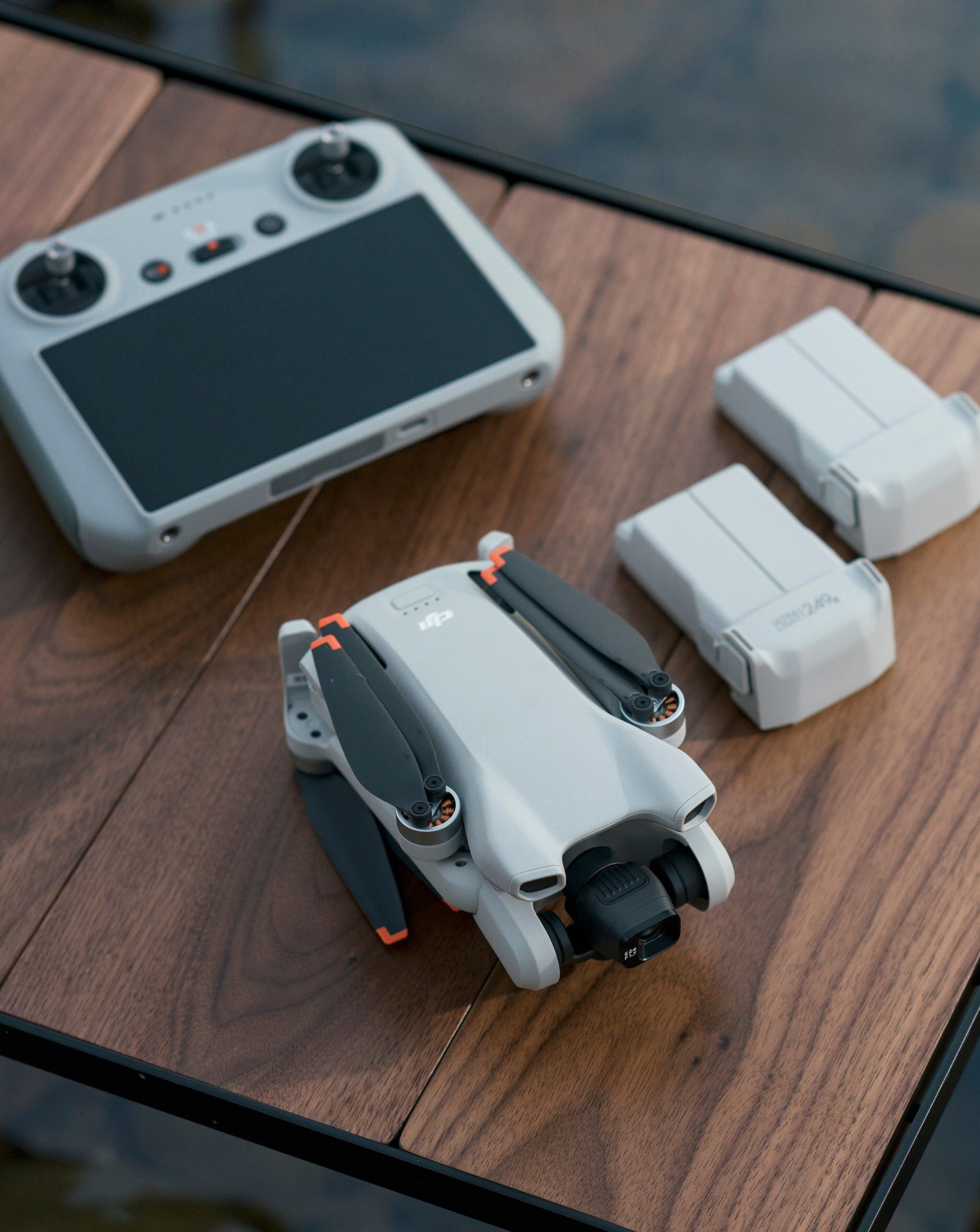drone; DJI Mini 3 Drone (with RC Remote Controller) - e-mediaprod.com
