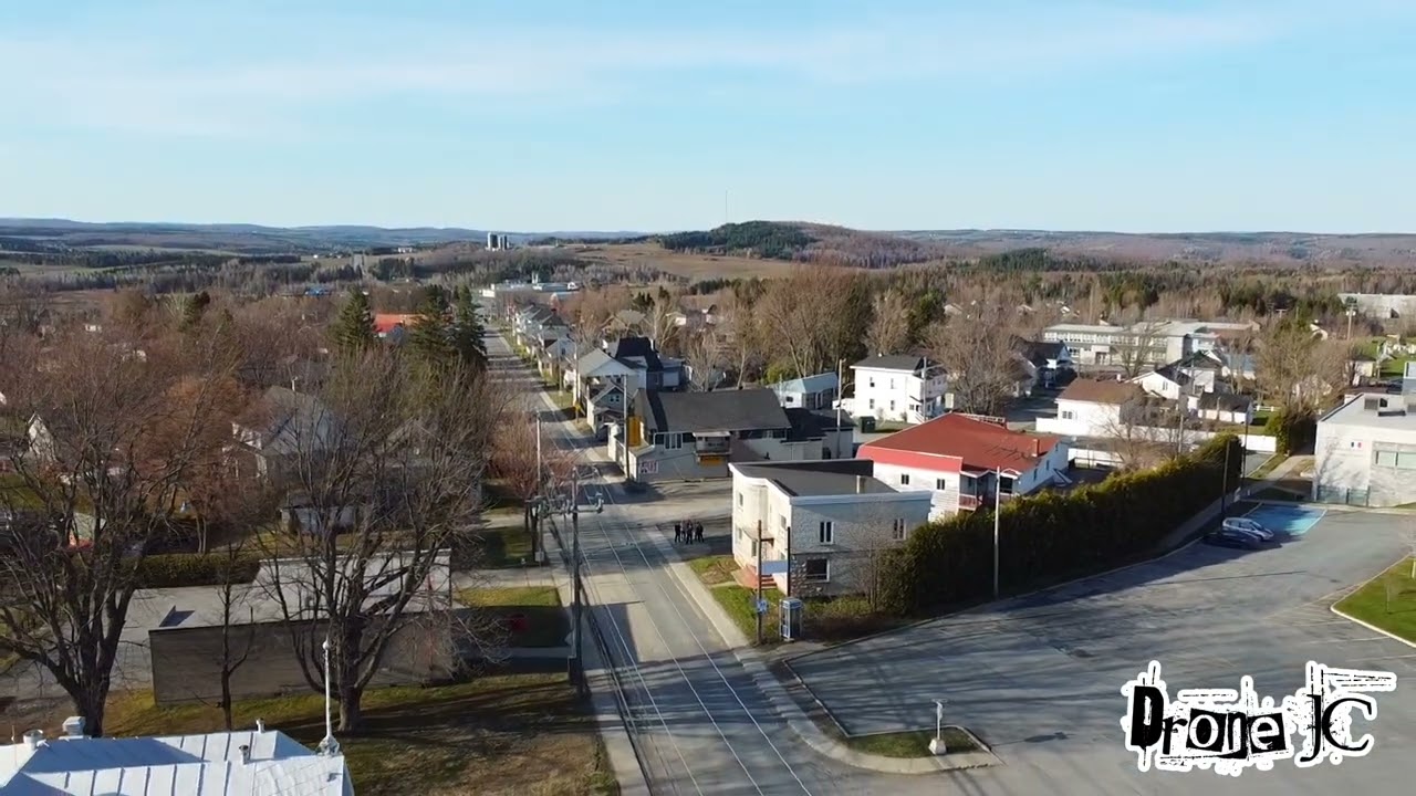 (dron de toma aérea): Saint Ephrem de Beauce – Québec / Canadá. Toma ...
